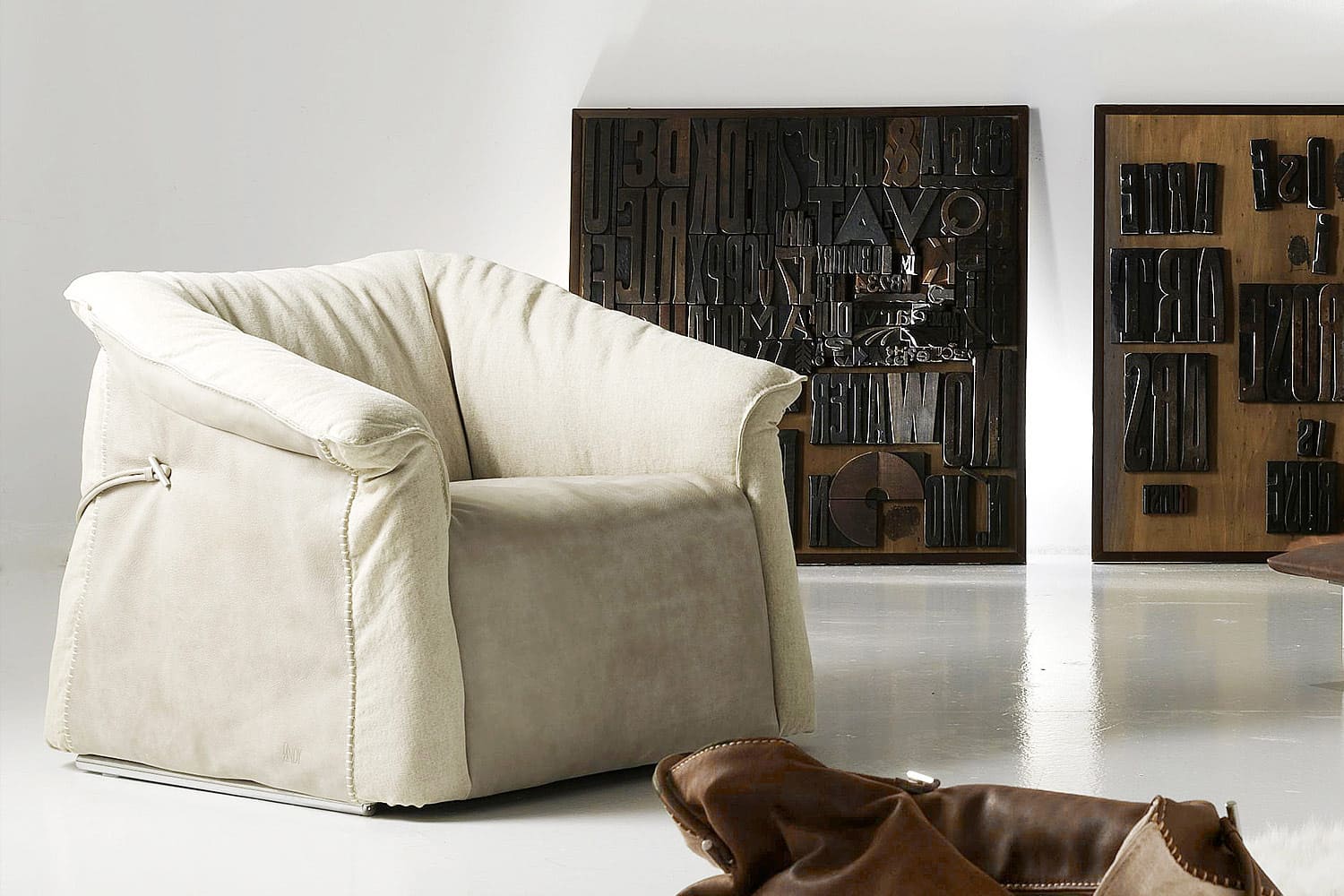 Veronica swivelling armchair by Gamma - Luxury Italian...