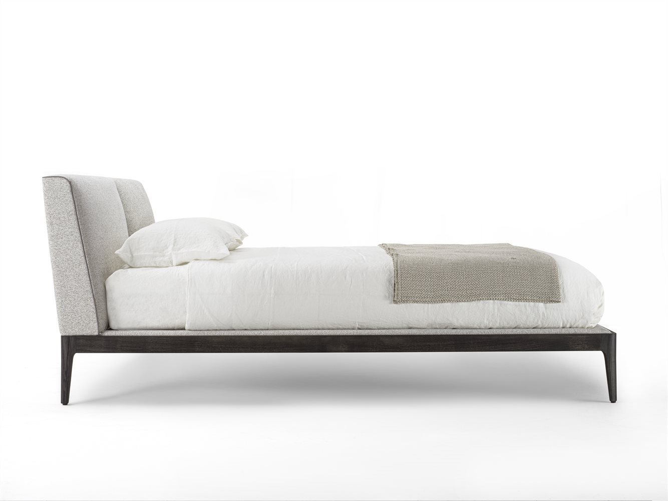 Ziggy Soft Bed by Porada - Bed with solid ash and canal...