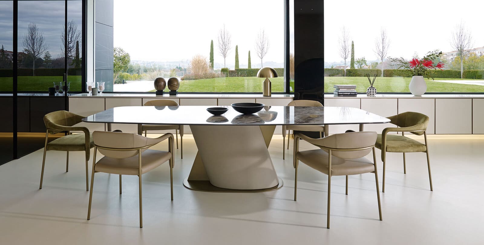 Venus Dining Table by Gabriele Ghette - CASA NOVA Furn...